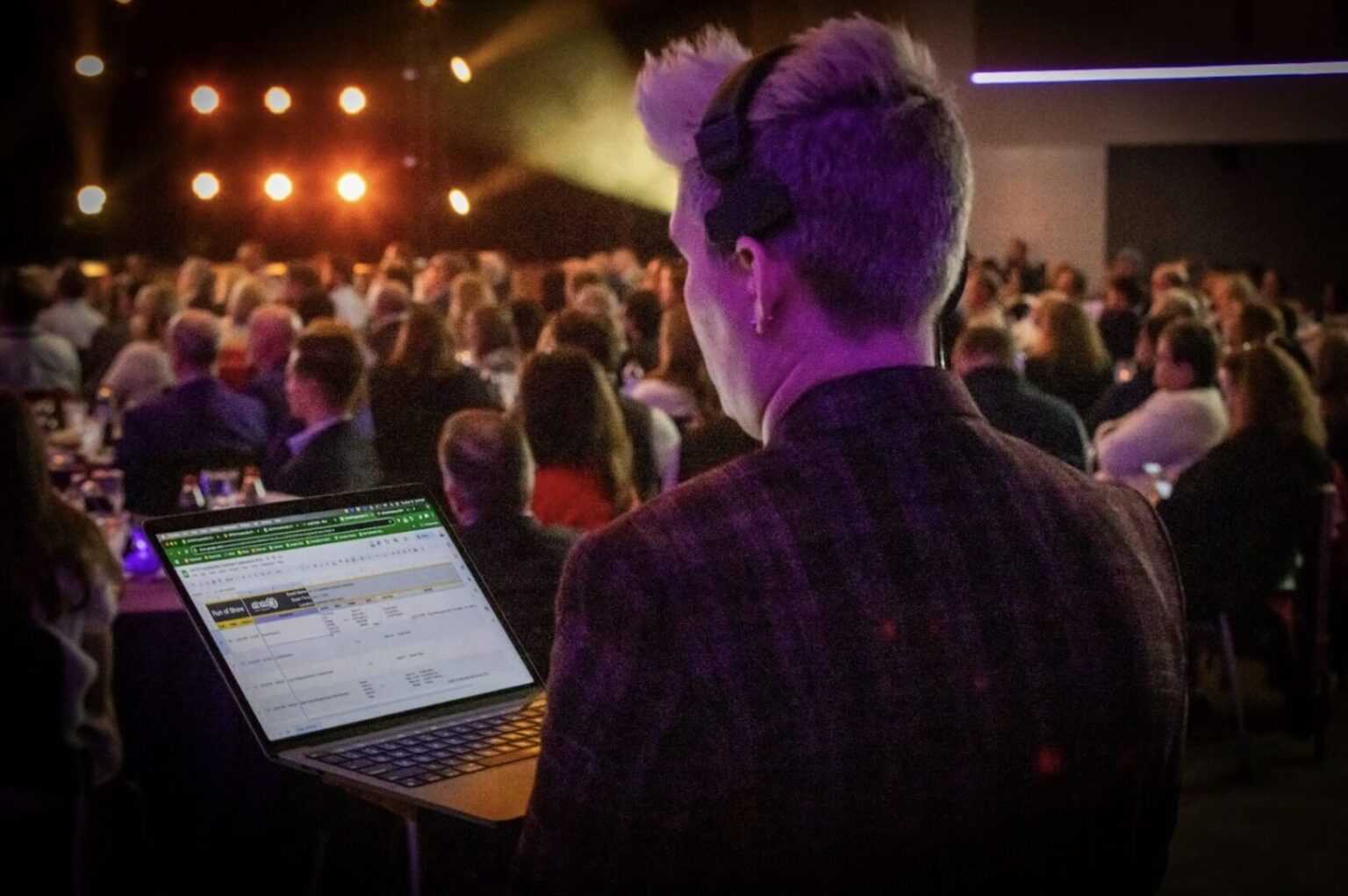 Conference vs. Meeting: Key Differences, Uses & Best Practices - avad3 Event Production